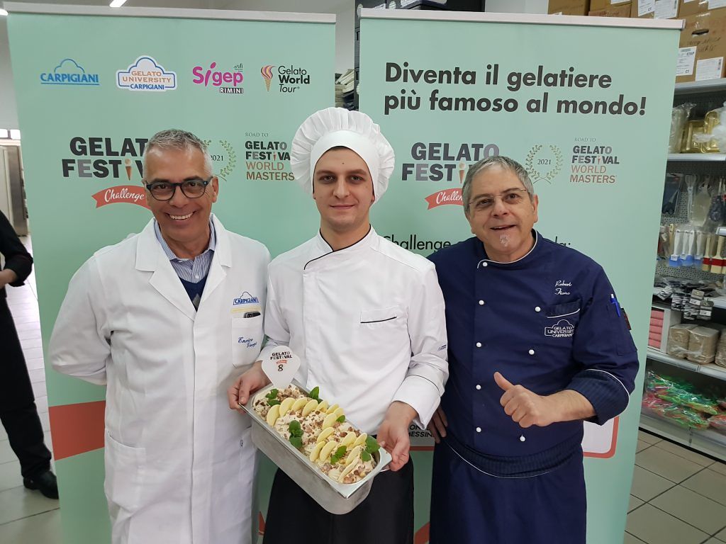 Riccardo-Caruso-della-pasticceria-panificio-gelateria-Pandolce-F.lli ...
