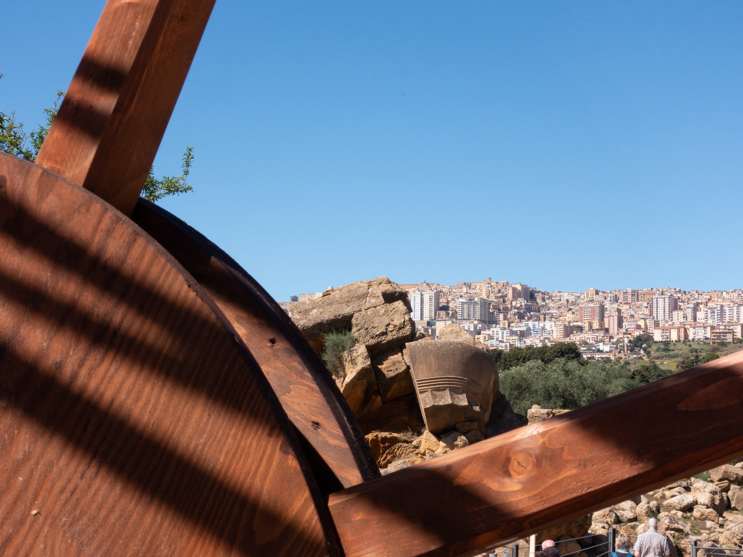 Una-delle-macchine-edili-nella-Valle-dei-Templi-@Francesco-Ferla ...