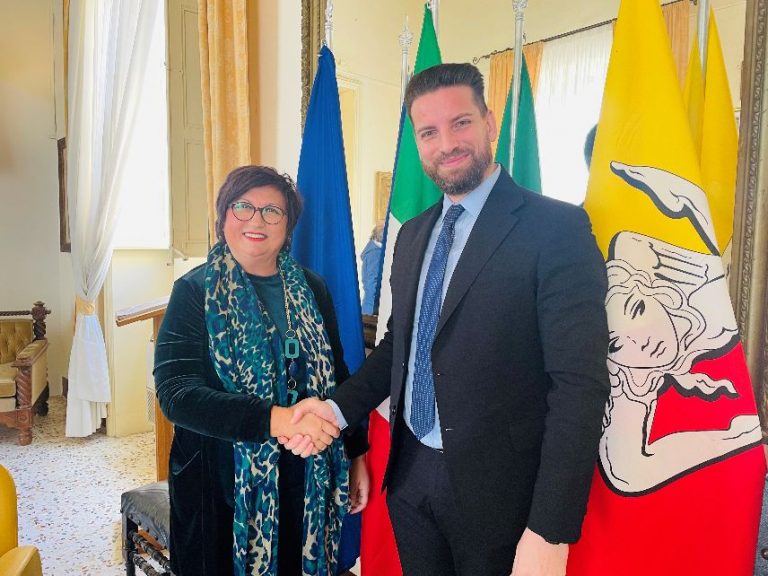 La sindaca di Naro Maria Grazia Brandara e Roberto Renna regional ...